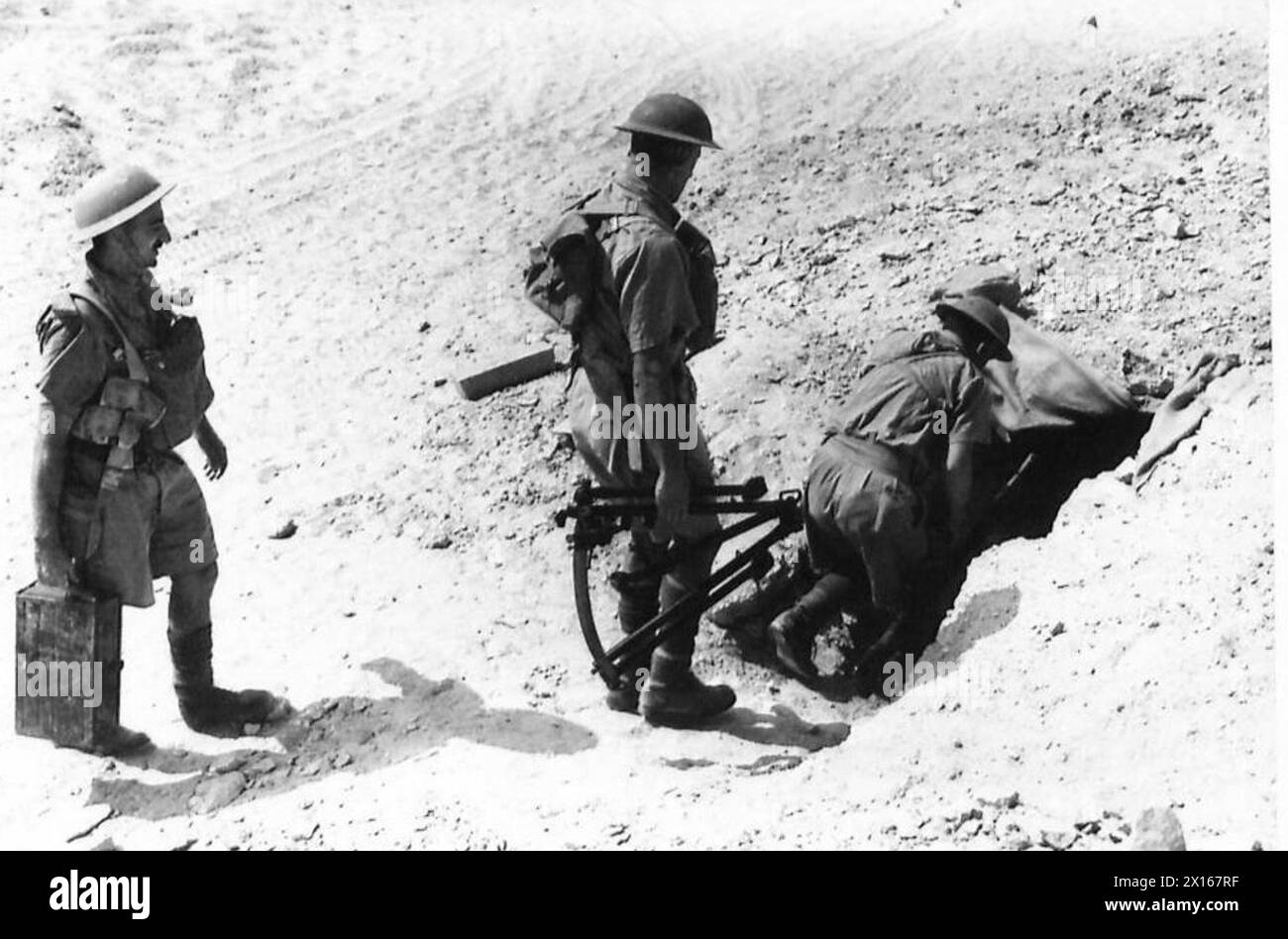 NEW ZEALAND ARTILLERY HAVE BATTLE PRACTICE IN DESERT. - A Bren gun team ...
