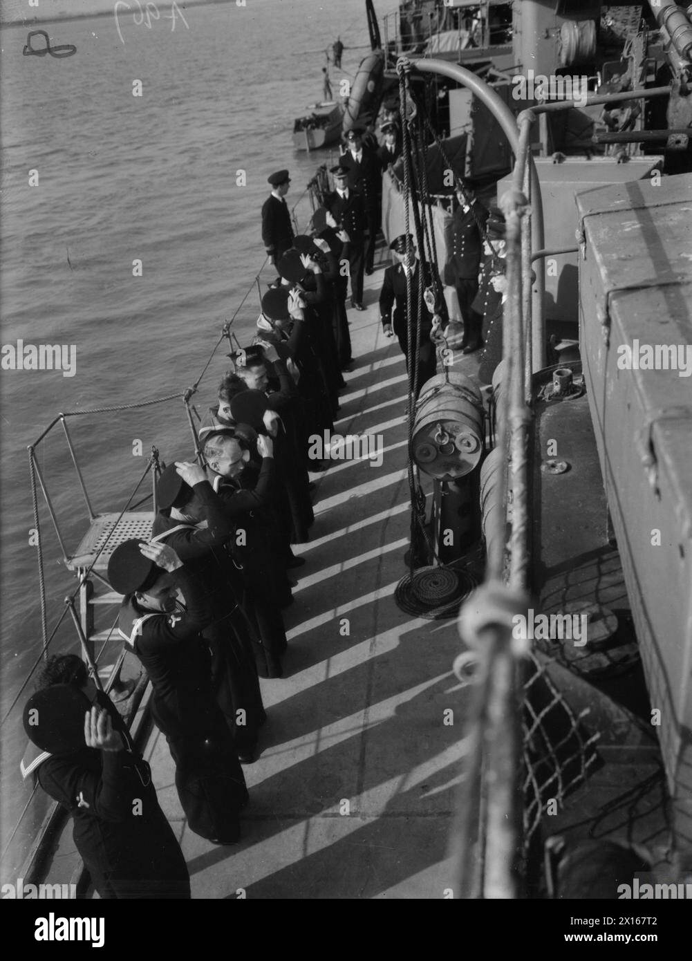 DIVISIONS ABOARD A DESTROYER. SEPTEMBER 1940, ON BOARD HMS KELVIN ...