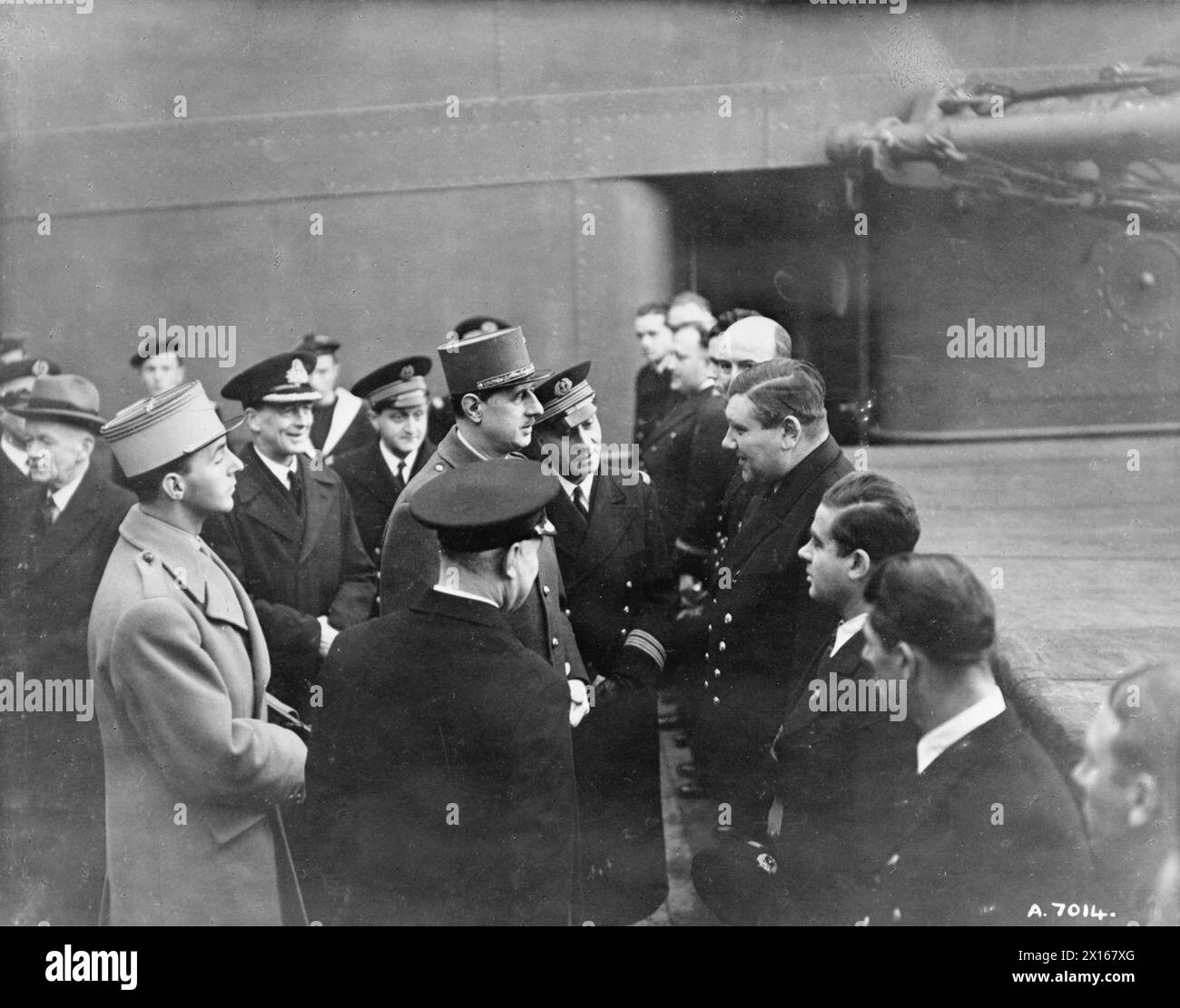 VISIT OF GENERAL DE GAULLE TO FREE FRENCH MERCHANT SHIPS. 9 JANUARY ...