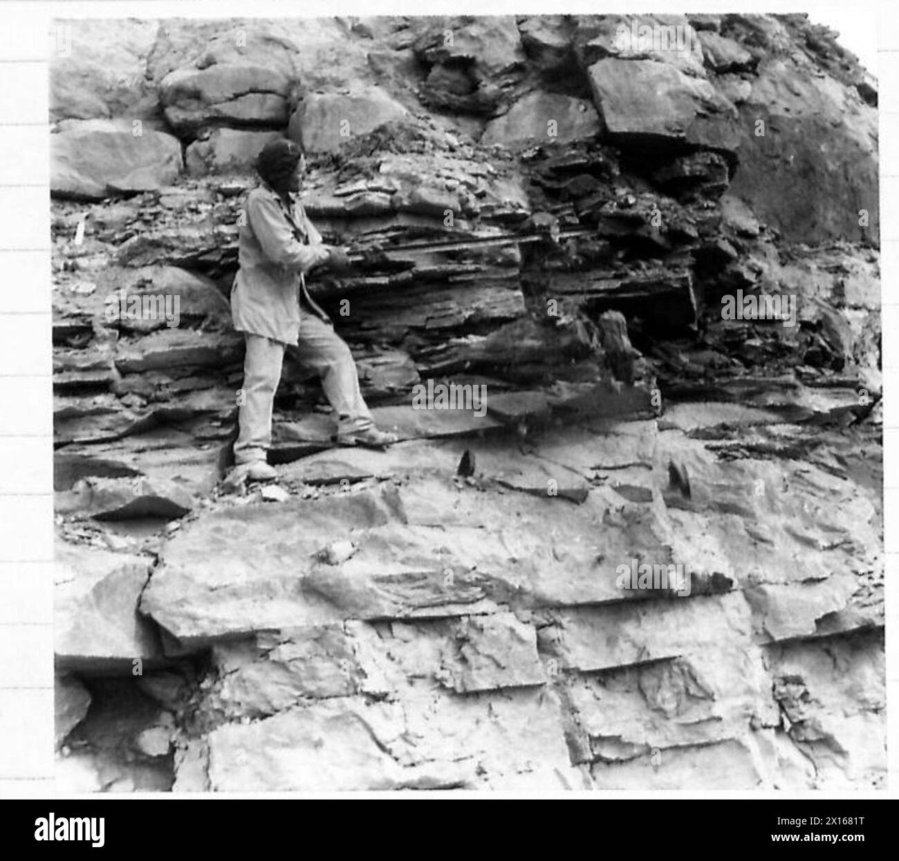 GERMAN DEMOLITIONS IN ITALY - Clearing away loose rock after the ...