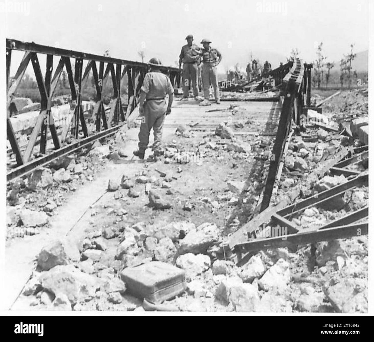 ITALY : CLEARING A ROAD THROUGH CASSINO - South AFrican sappers get to ...