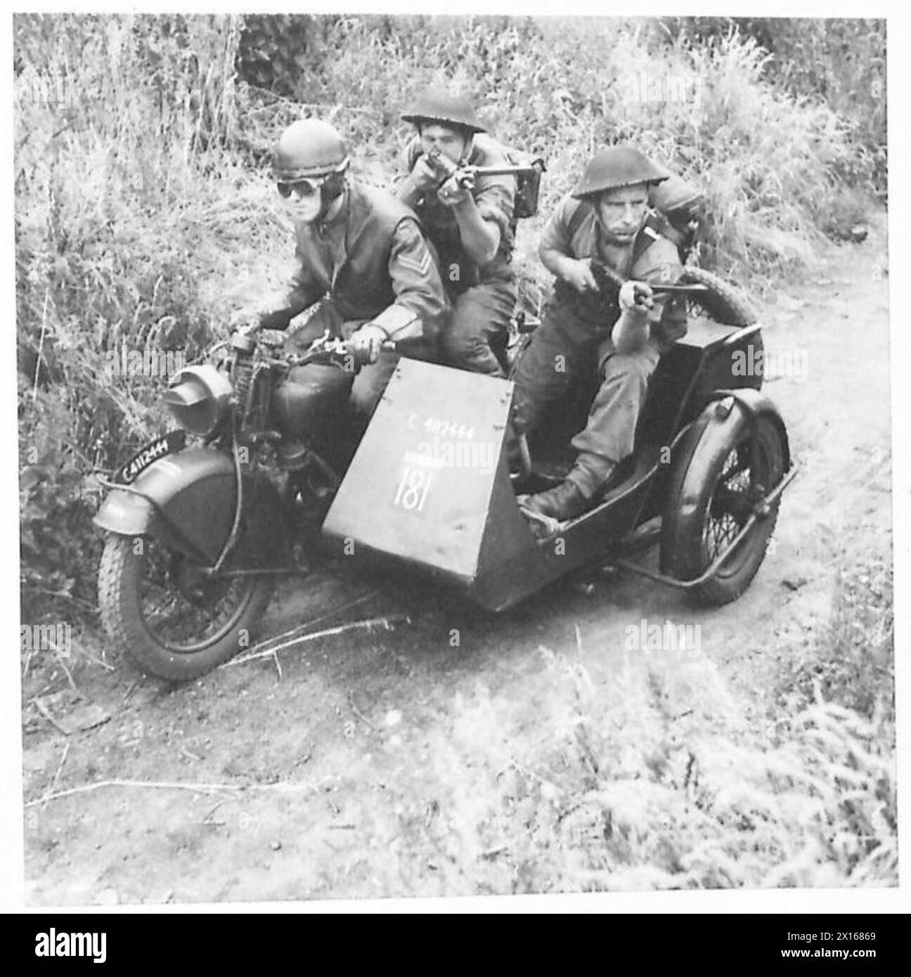 British reconnaissance patrol in Black and White Stock Photos & Images ...