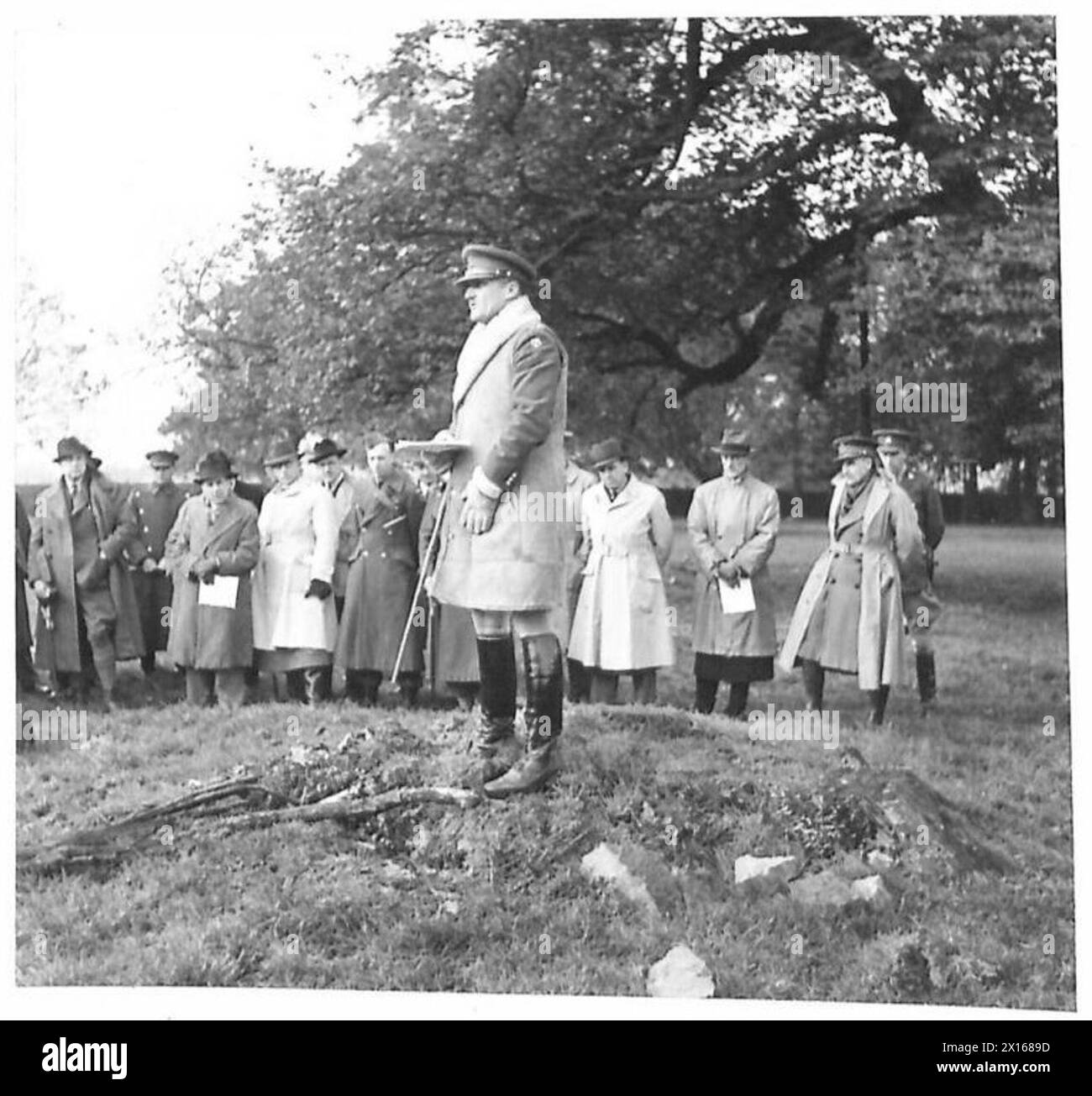 ARMOURED DIVISION DEMONSTRATION - Major.Gen. H.B. Burrows, the GOC ...