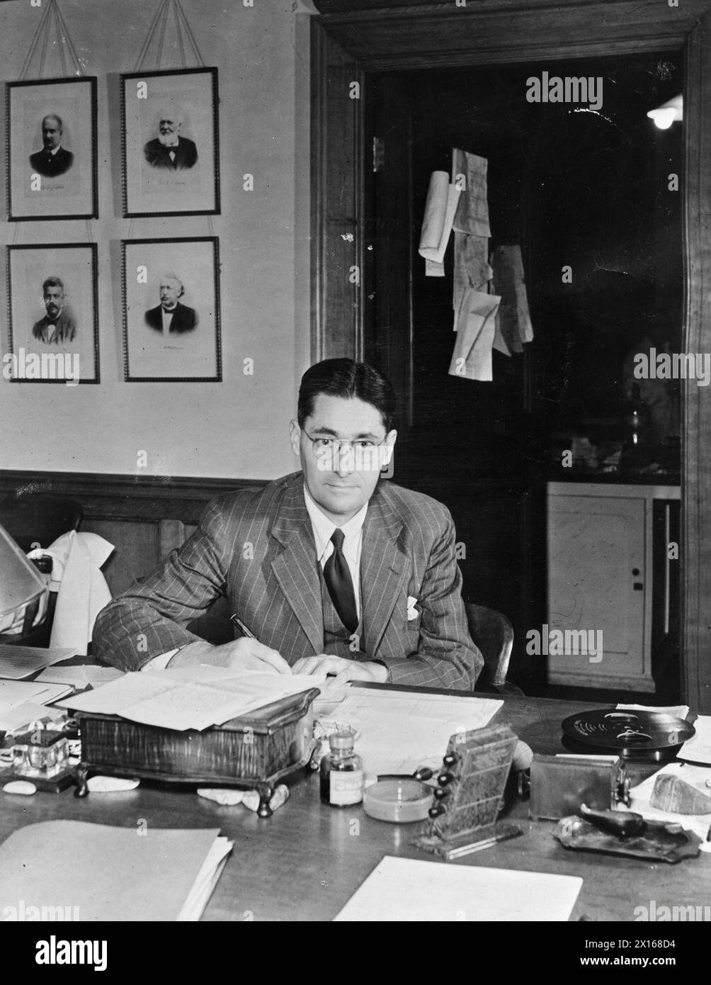 PENICILLIN PAST, PRESENT AND FUTURE: THE DEVELOPMENT AND PRODUCTION OF ...