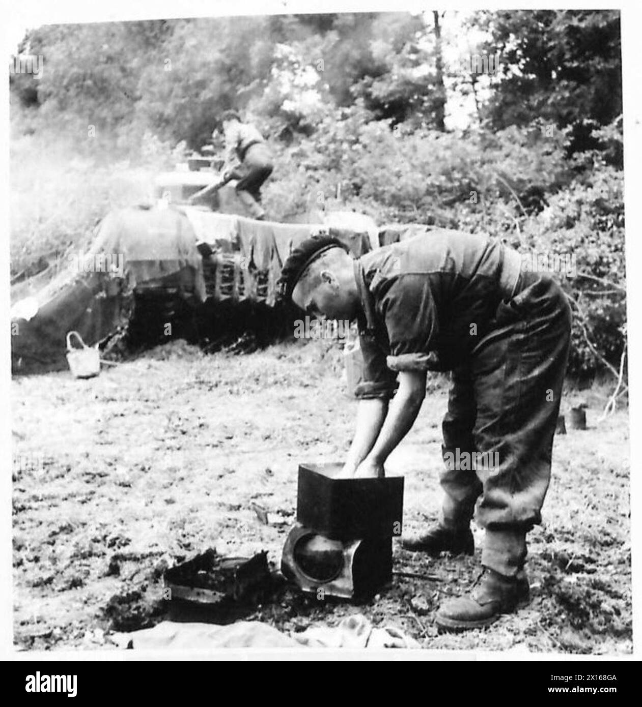 A CHURCHILL CREW PREPARES FOR BATTLE THE LIFE OF A CHURCHILL TANK CREW ...