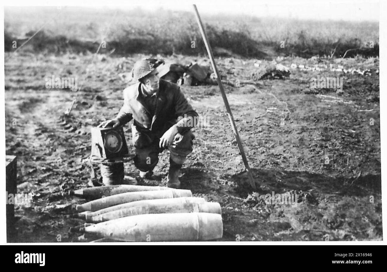 5.5 GUN-HOWITZER IN ACTION - Orders arrive via the Don 5 - Here is L ...