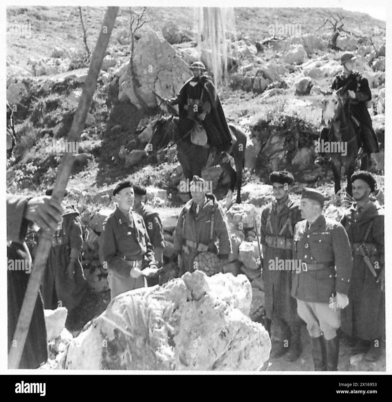 ITALY : FIFTH ARMY GOUMS HONOUR BRITISH DEAD - Lieut. General McCreery ...