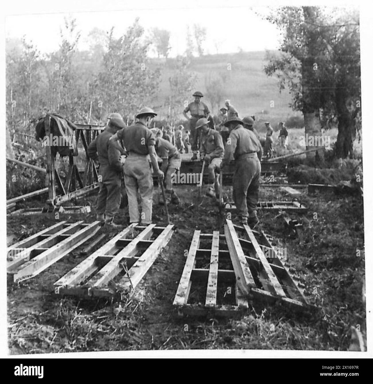 EIGHTH ARMY : THE BREAK THROUGH THE HITLER LINE - Engineers erecting a ... EIGHTH ARMY : THE BREAK THROUGH THE HITLER LINE - Engineers erecting a ...