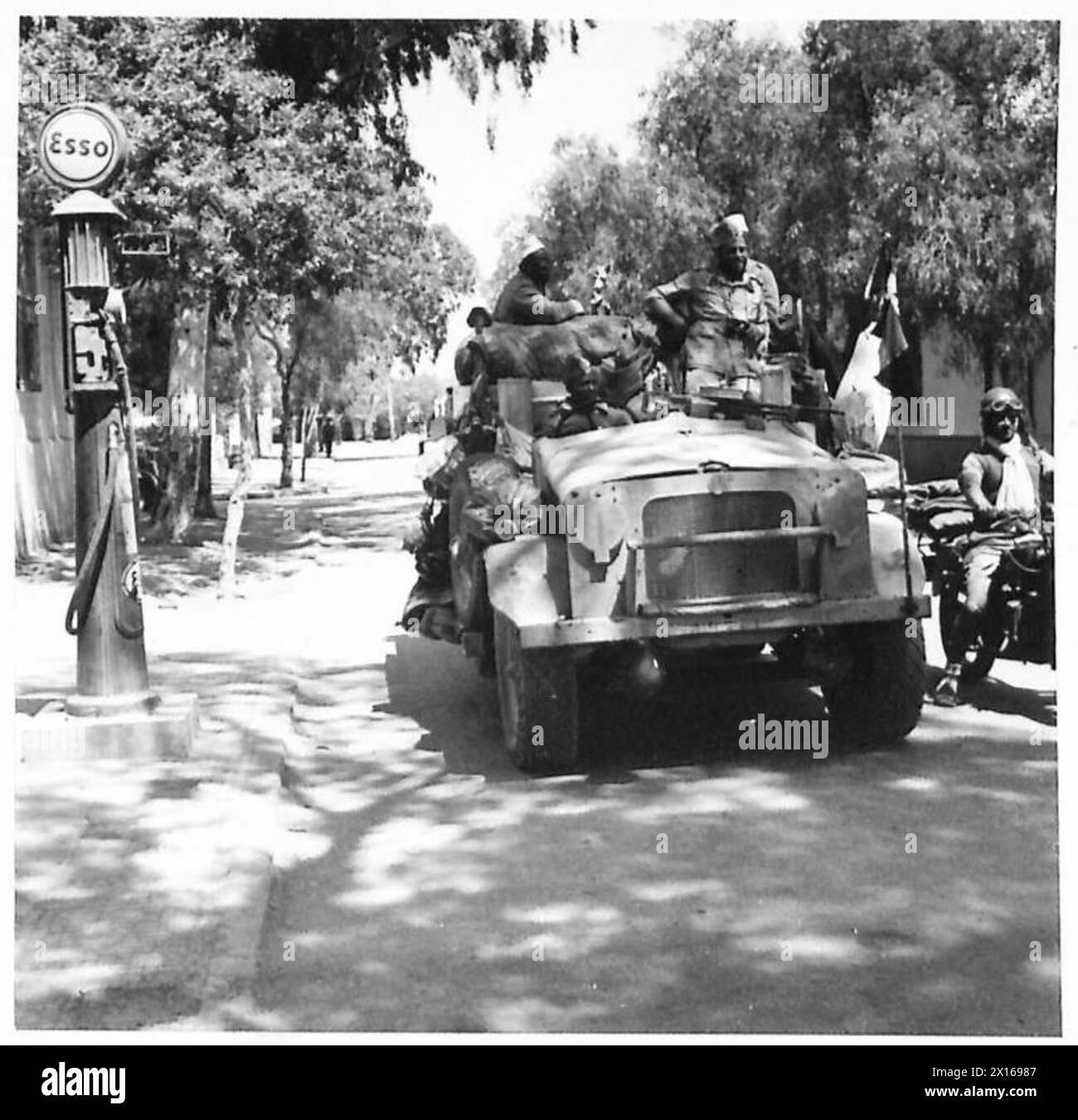 FRENCH CHAD FORCES ENTER KAIROUAN - Troops of the Chad Force driving ...