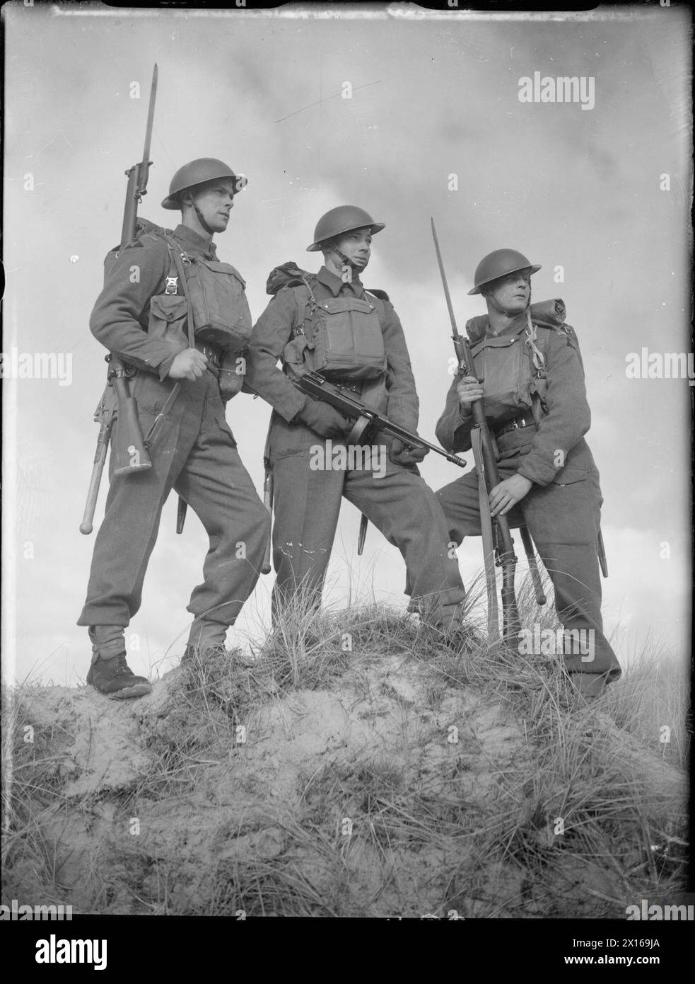 THE BRITISH ARMY IN THE UNITED KINGDOM 1939-45 - Posed portrait of ...