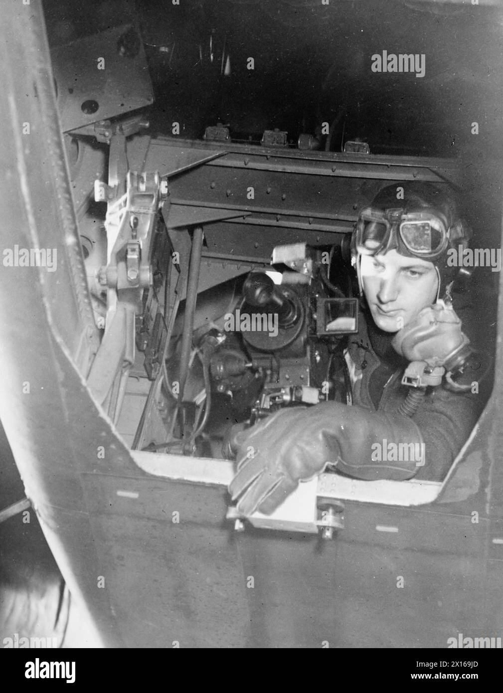 1941 film camera hi-res stock photography and images - Alamy