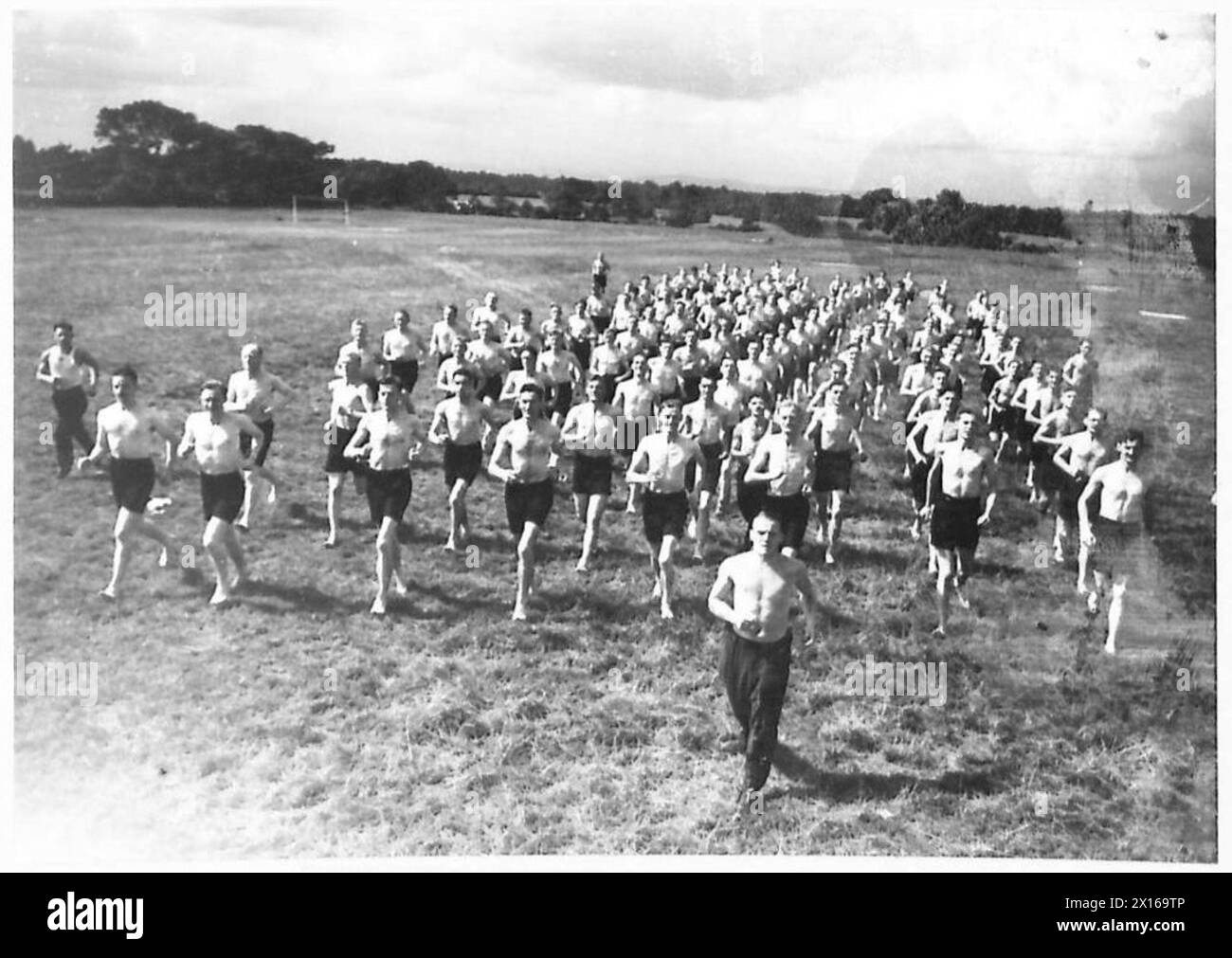 PHYSICAL TRAINING FOR THE TROOPS - Gunner recruits trotting "en masse ...