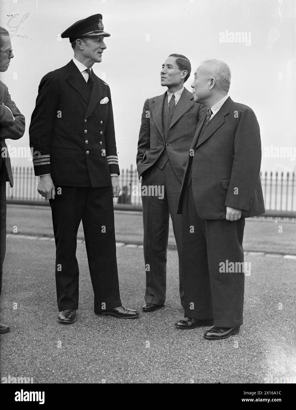 CHINESE GOODWILL MISSION VISITS ROYAL NAVAL COLLEGE. 8 JANUARY 1944 ...