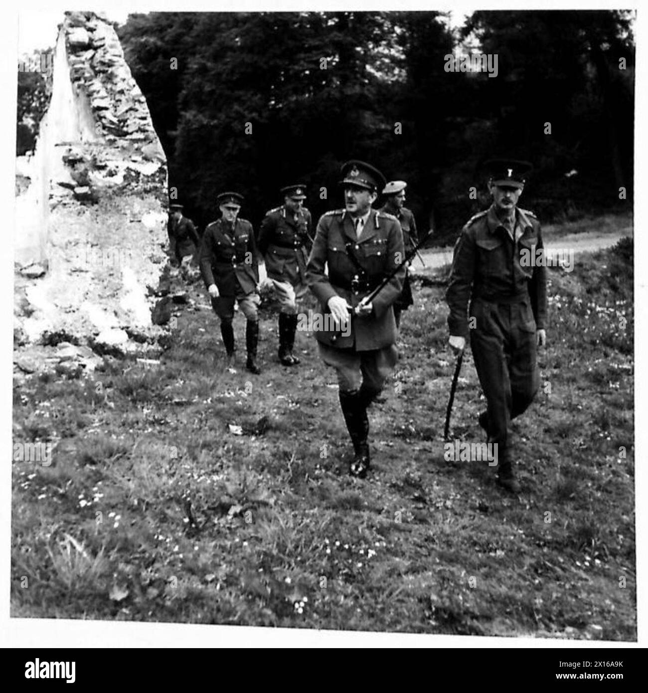 negative - Gen. Sir Alan Brooke (left) with the Commandant of a Battle ... negative - Gen. Sir Alan Brooke (left) with the Commandant of a Battle ...