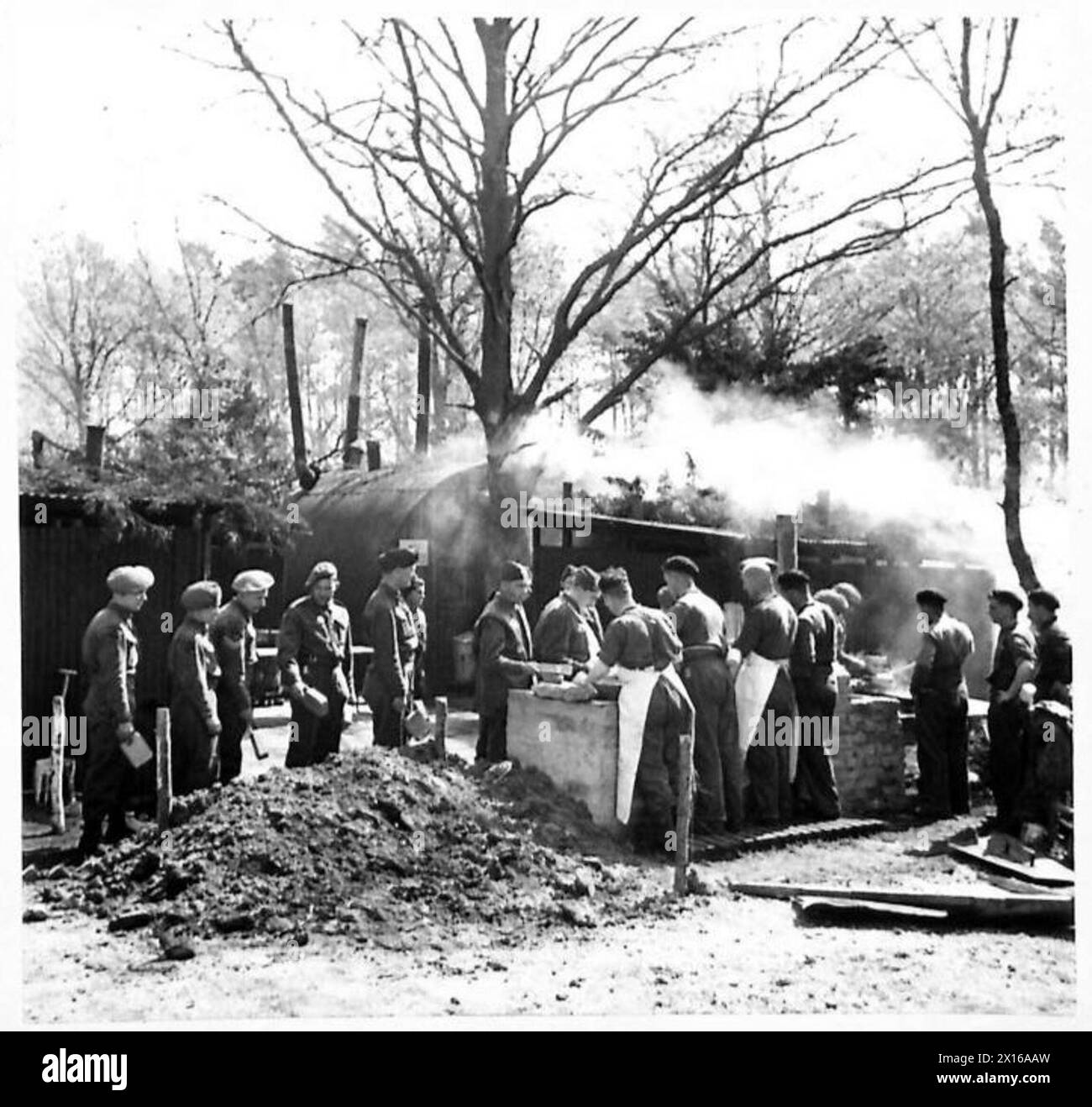 EXERCISE "FABIUS" - Cookhouse - Troops line up for a meal British Army ...