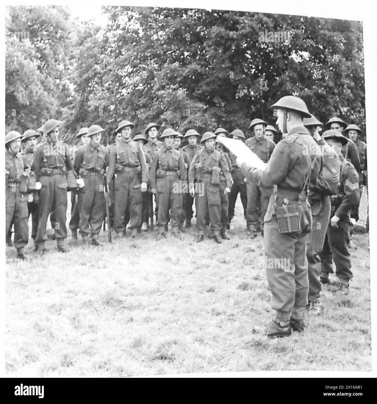 LARGE SCALE EXERCISE - An officer gives his troops their final ...