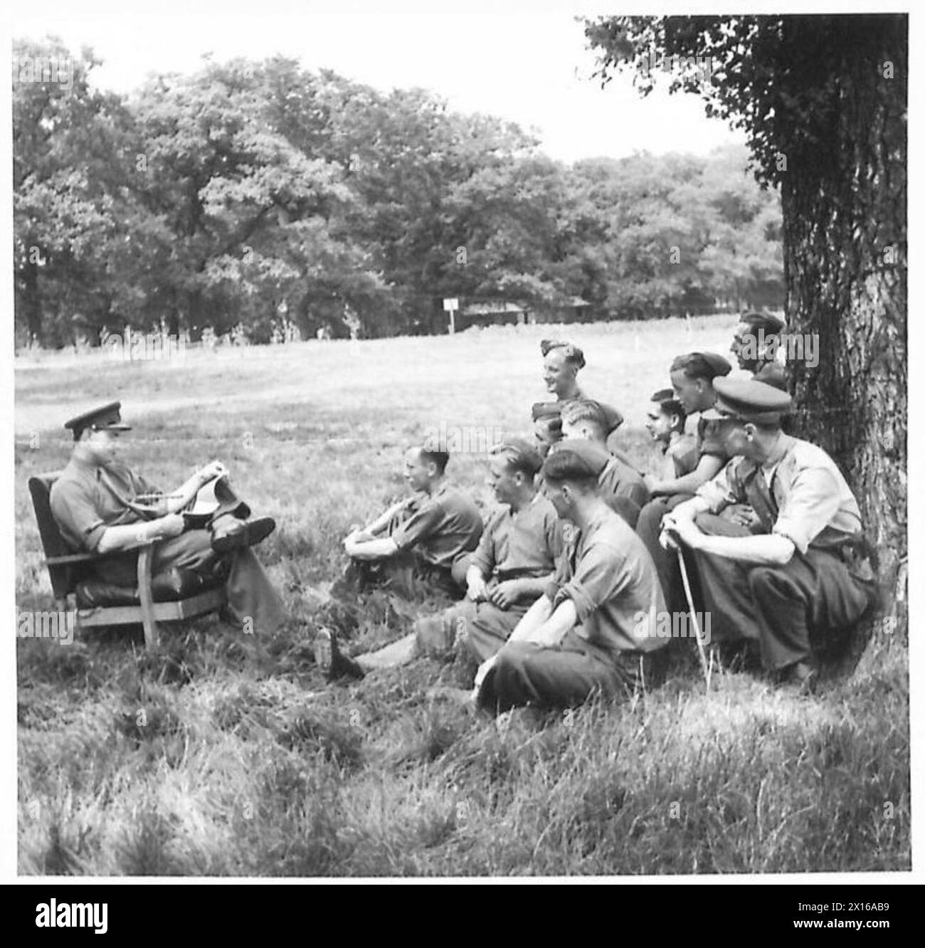 ARMY BUREAU OF CURRENT AFFAIRS - An open air discussion in progress at ...