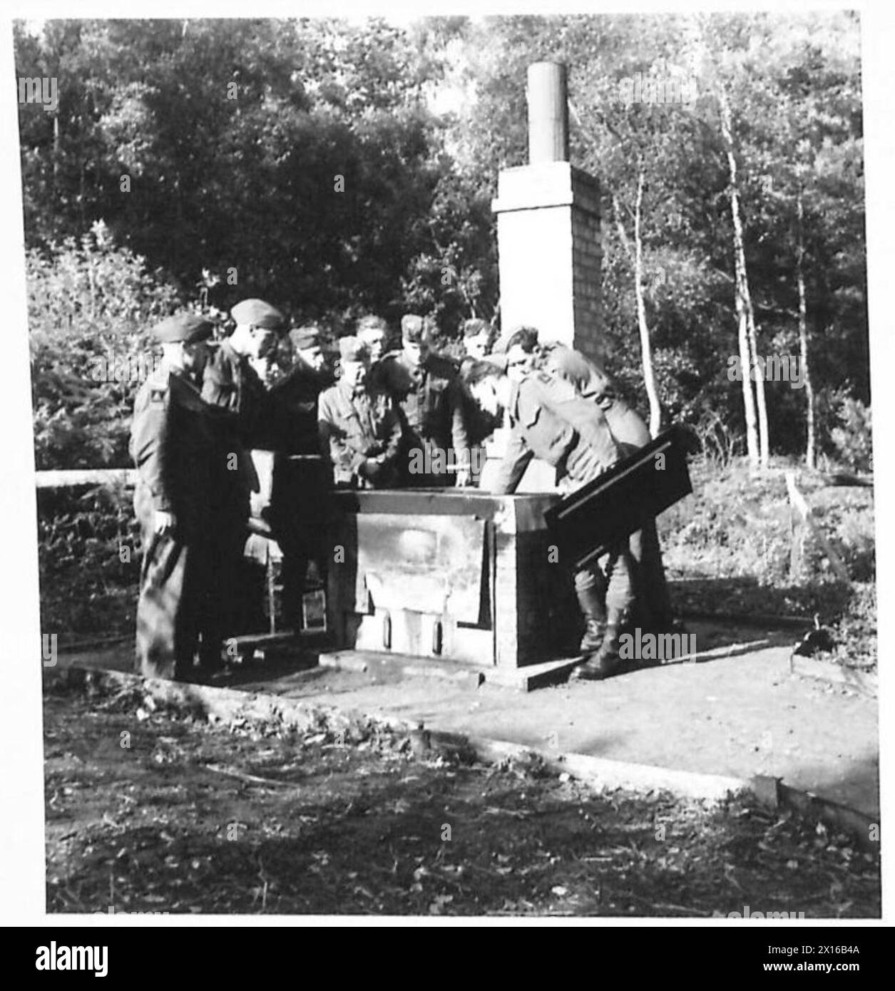 ARMY HYGIENE TRAINING IN EASTERN COMMAND - An instructor explains a new ...