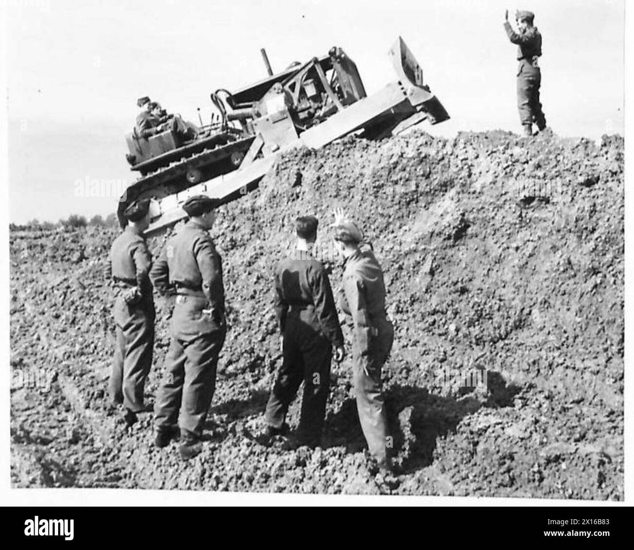 ARMY MOTOR TRACTOR SCHOOL - The bulldozer climbing the bank , British ...