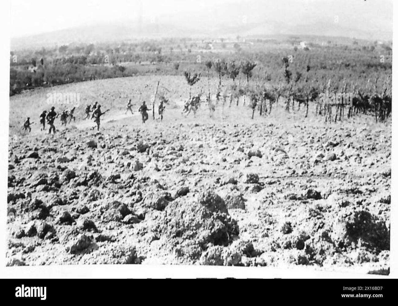 INVASION OF ITALY : FIFTH ARMY - RECONSTRUCTION Men of the 1/5 Queen's ...