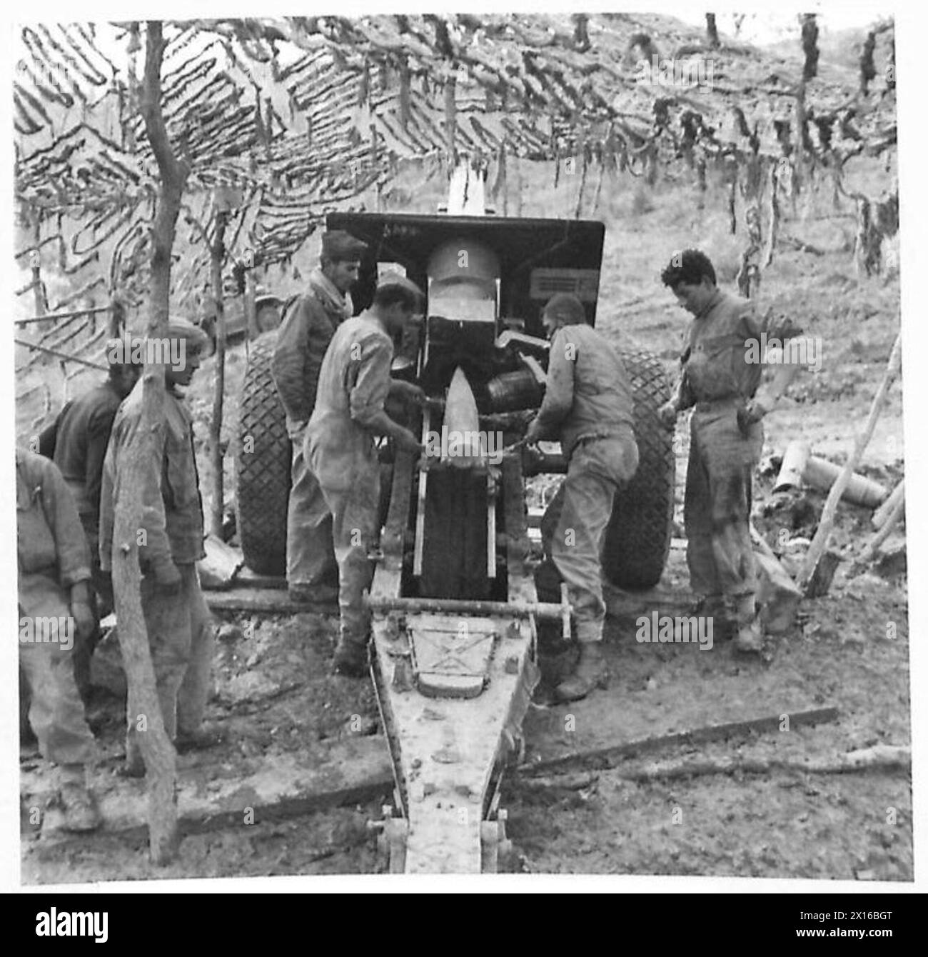 FRENCH ARTILLERY IN ACTION ON THE FIFTH ARMY FRONT - Loading the ...