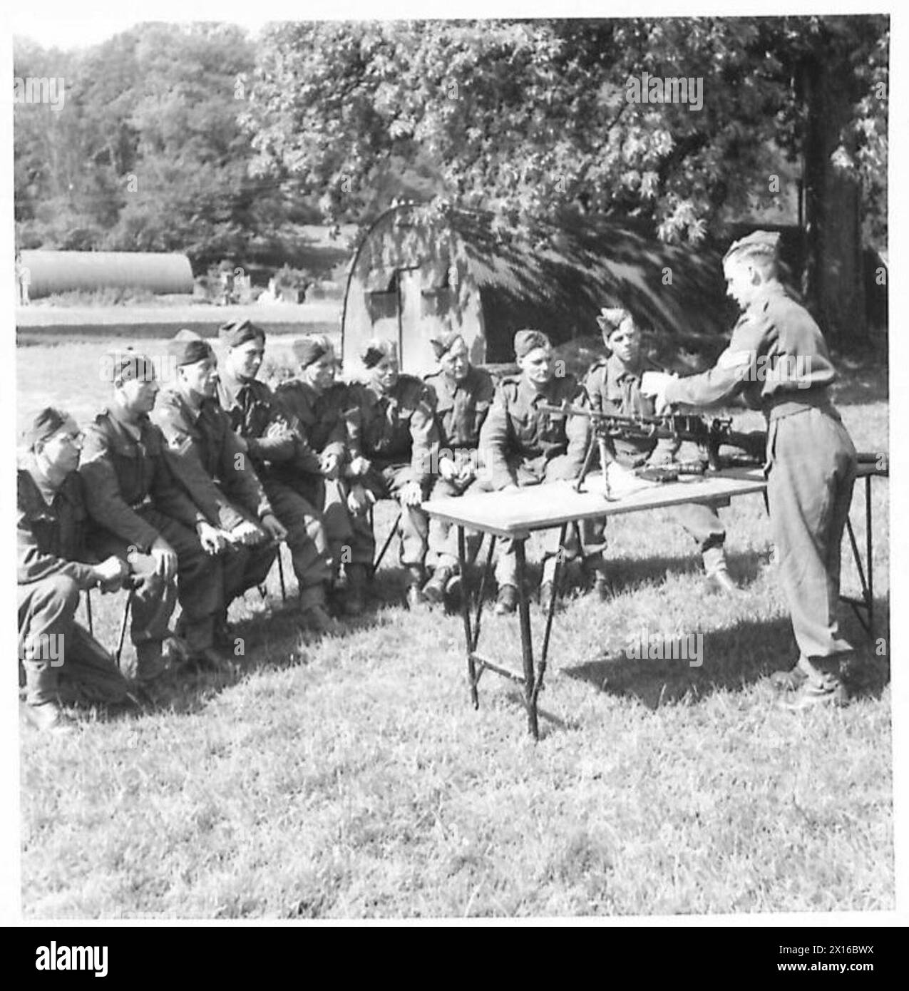 A sergeant instructor teaches Huddersfield men the operation and ...