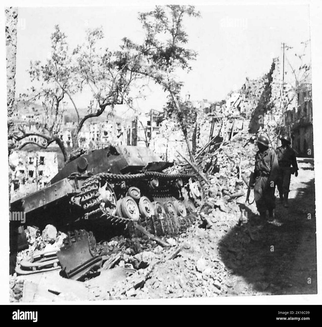 FIFTH ARMY : FRENCH TROOPS BREAK THE GUSTAV LINE - Members of the 4 ...