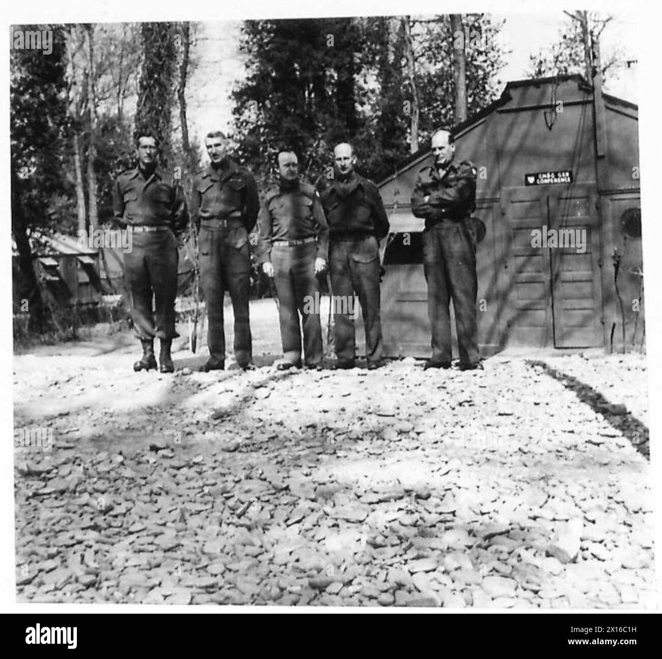 D.M.I. VISITS 15 ARMY GROUP - Group of senior officers including ...