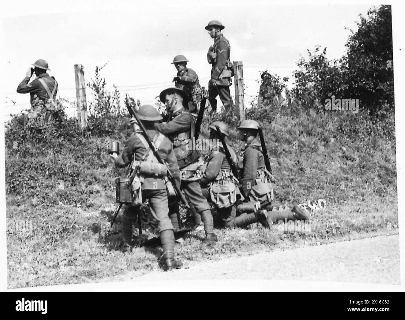 Soldiers practicing firing technique hi-res stock photography and ...
