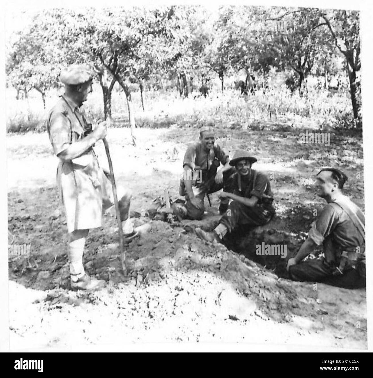 SALERNO : BRITISH TROOPS ENTER THE TOWN : FIFTH ARMY - Lieut. Gen. J.L ...