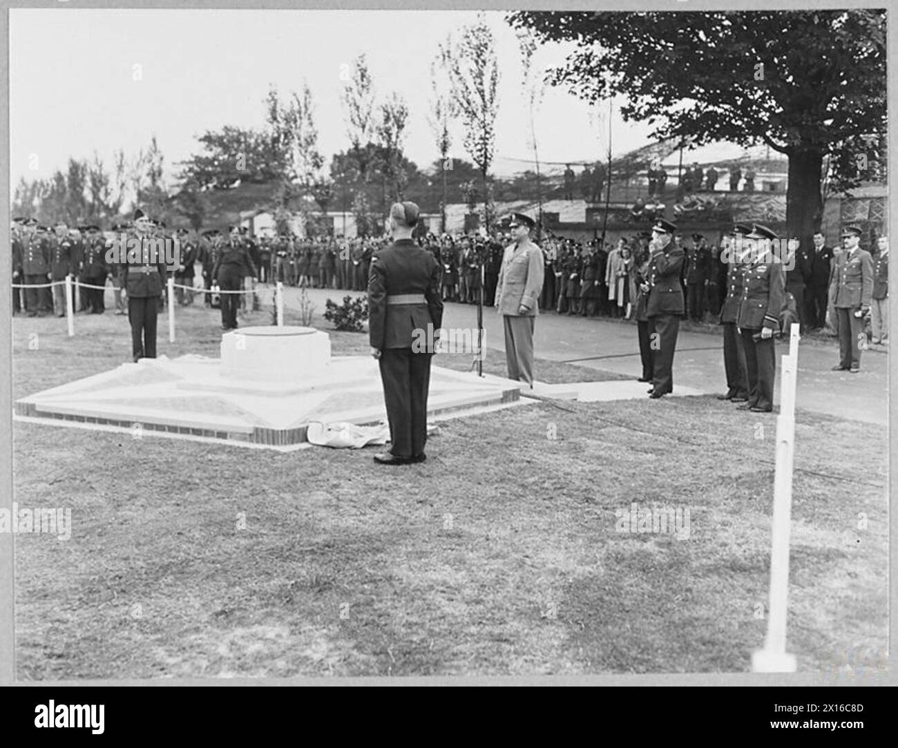 AMERICAN MEMORIAL AT RAF TRANSPORT COMMAND H.Q. - 15921 Picture issued ...