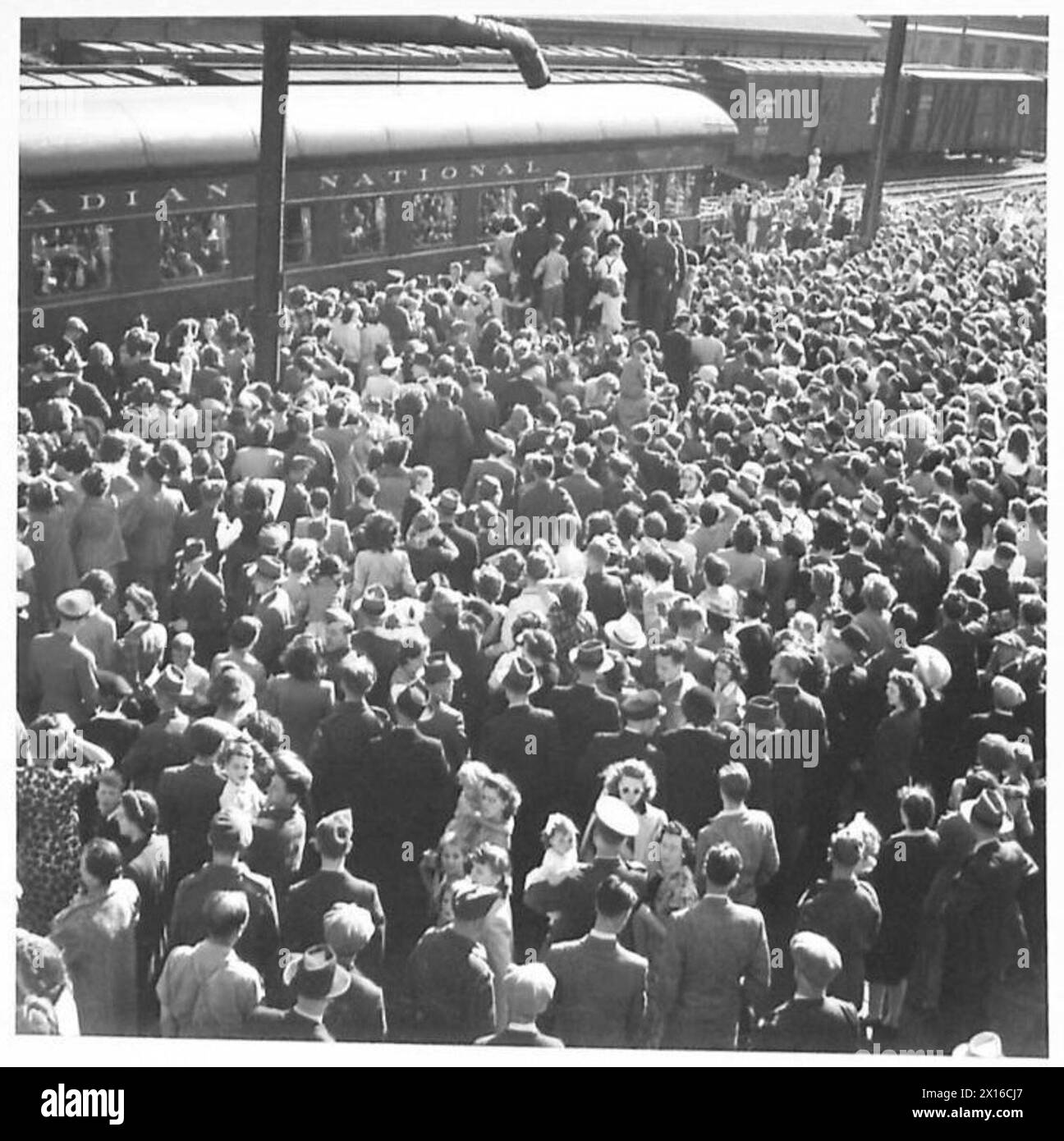 PRESIDENT ROOSEVELT & MR. WINSTON CHURCHILL POSE FOR PHOTOGRAPHERS ON ...