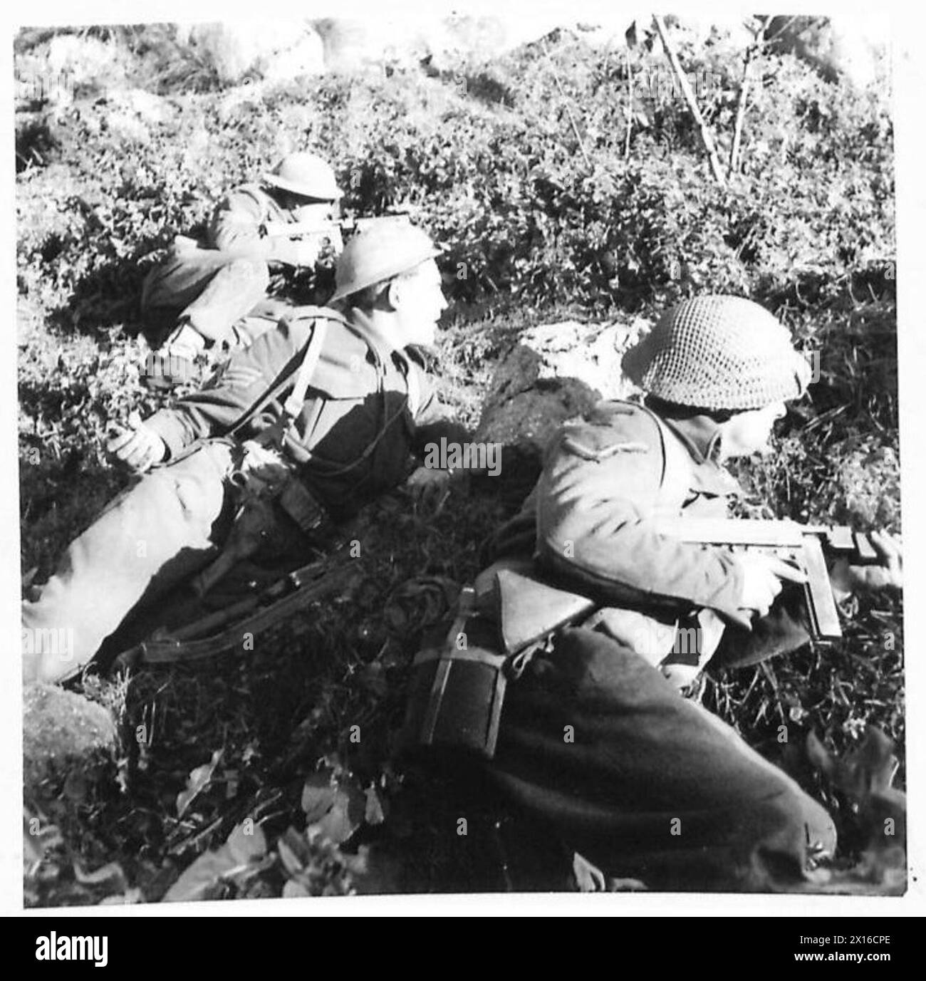 ITALY : FIFTH ARMY : BATTLE PATROL - The patrol sergeant having reached ...