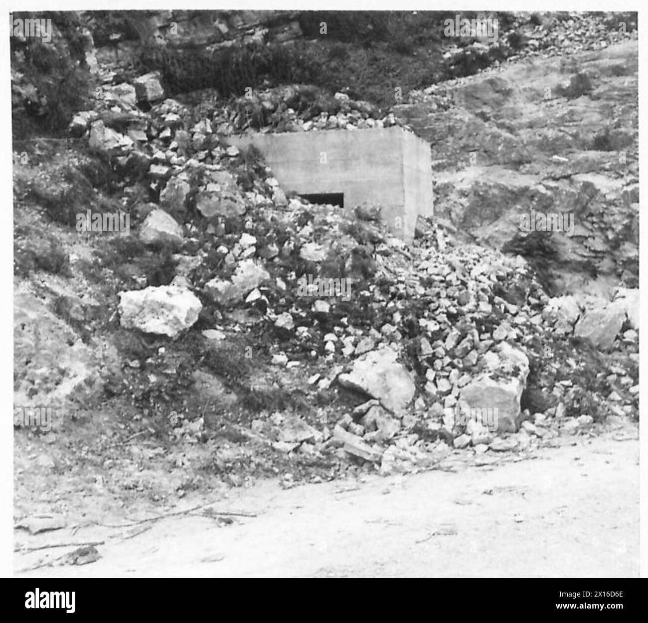 FIFTH ARMY : THE SERCHIO VALLEY - A machine gun emplacement covering ...