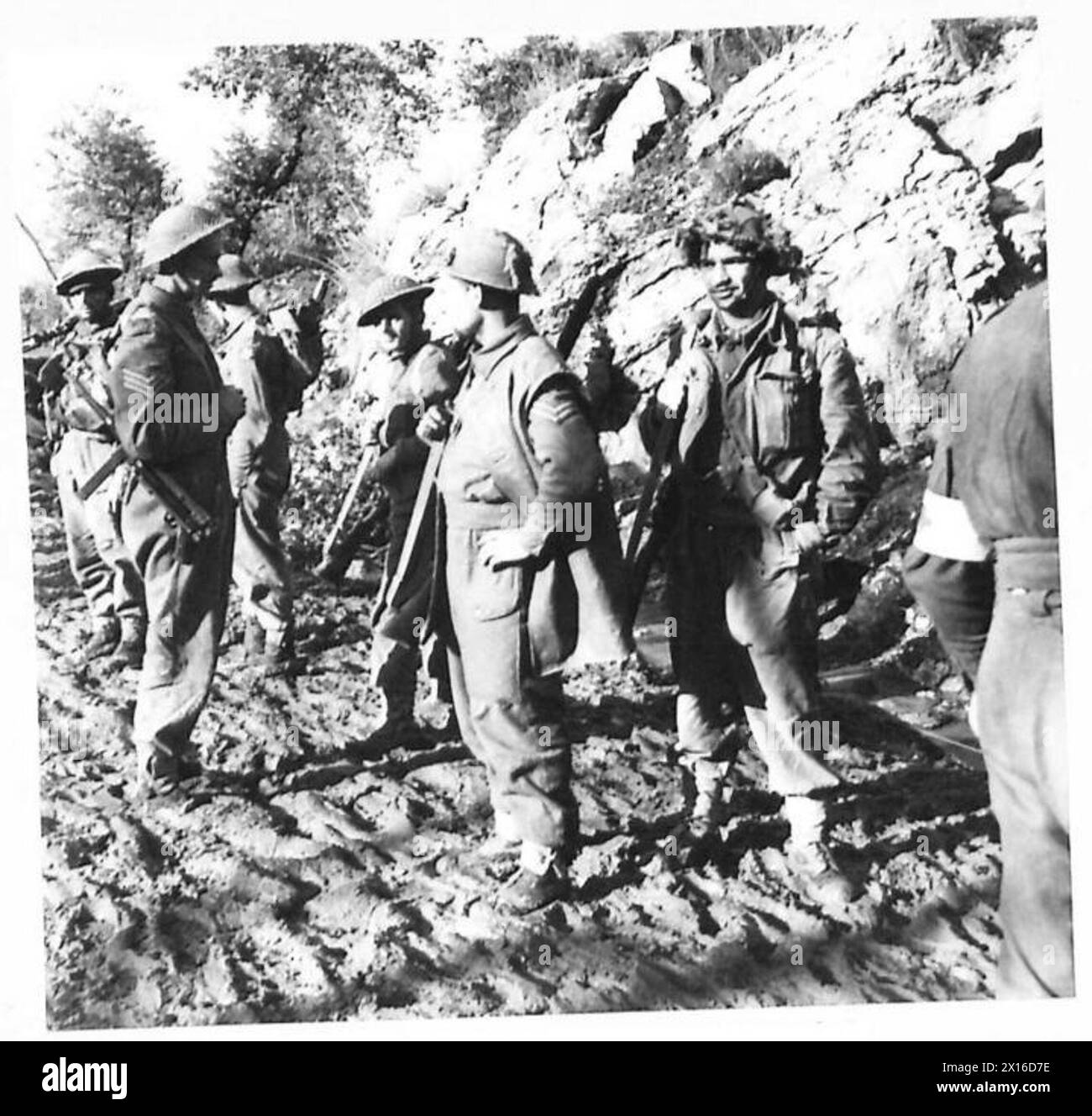 ITALY : FIFTH ARMYTHE BATTLE FOR MOUNT CAMINO - British infantry pause ...