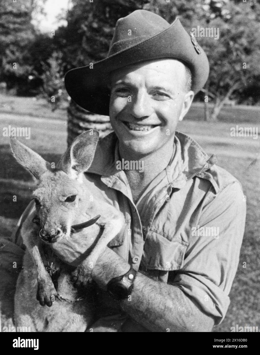 WITH THE AUSTRALIAN IMPERIAL FORCE DURING THE MALAYA CAMPAIGN, c. 1942 ...