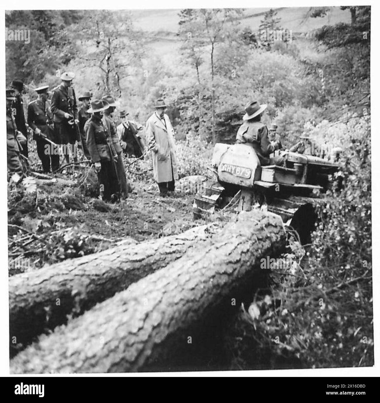 THE RT. HON. S.M.BRUCE VISITS AUSTRALIAN LUMBERMEN IN SCOTLAND - Mr ...