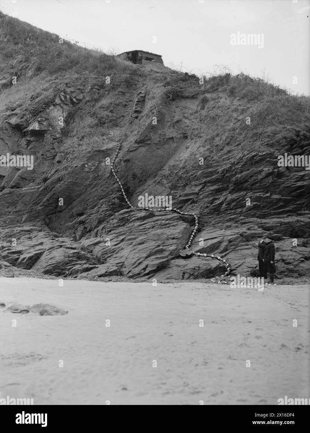 ARTICULATED PIPING ON TAIL CABLES. 12 OCTOBER 1942, PADSTOW. - View of ...