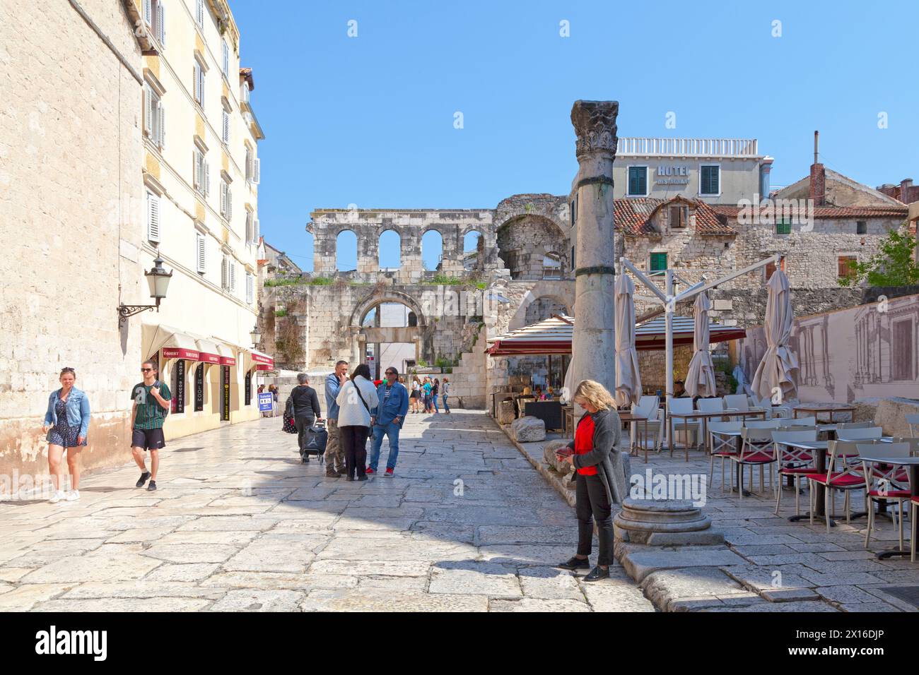 Silver gate hi-res stock photography and images - Alamy