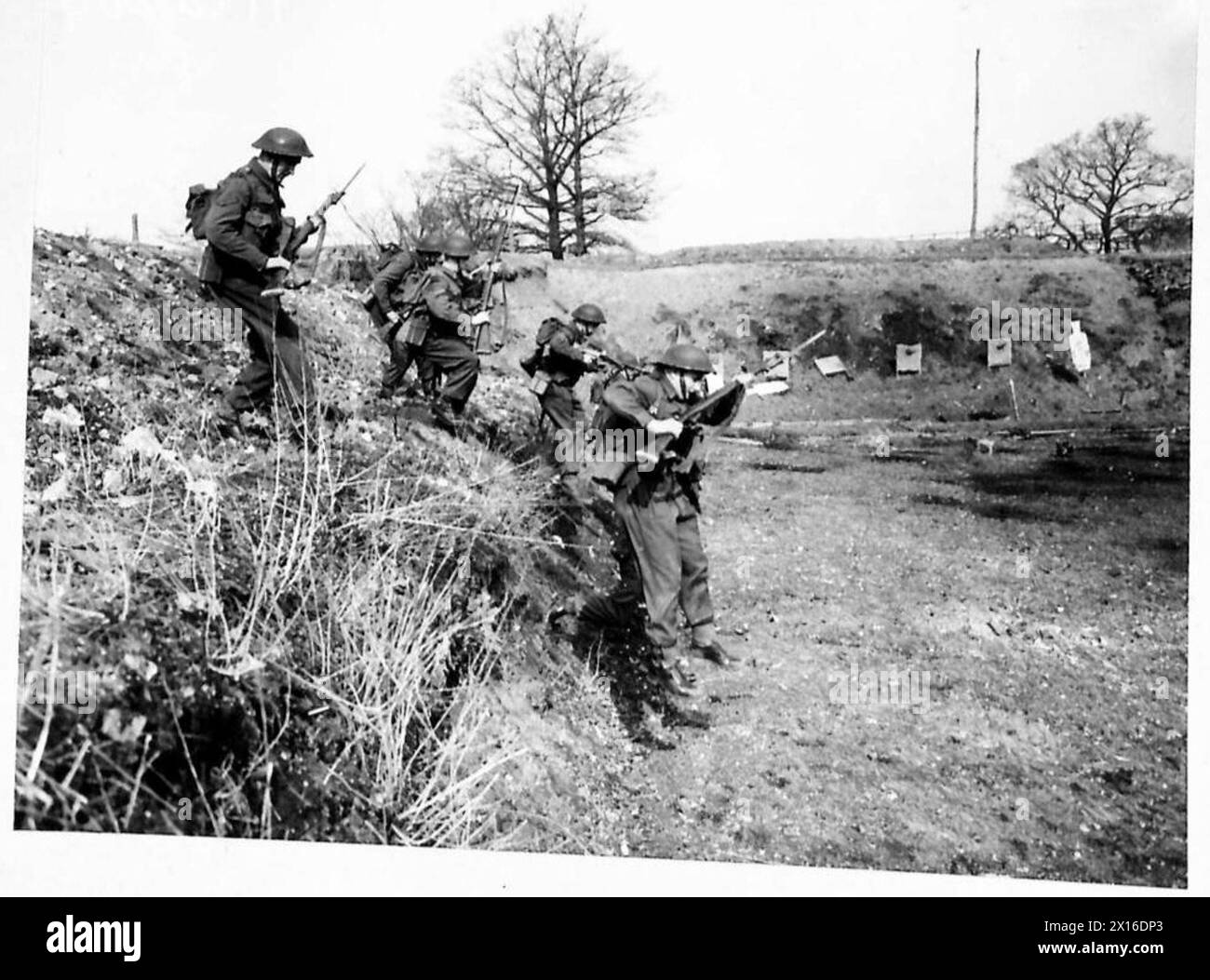 ROYAL WELSH FUSILIERS IN TRAINING - Troops rushing forward during the ...