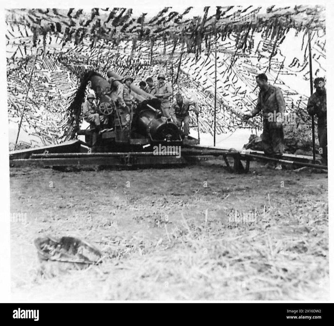 FIFTH ARMY ARTILLERY - The American 240 mm gun fires the heaviest shell ...