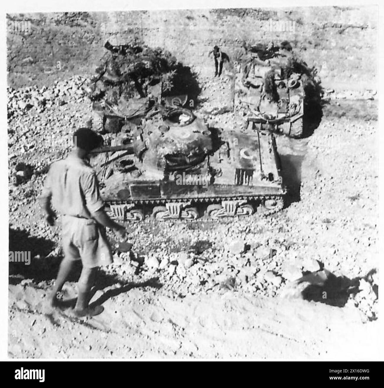 FIFTH ARMY : VARIOUS - Advancing towards Pistoia a tank of the Natal ...