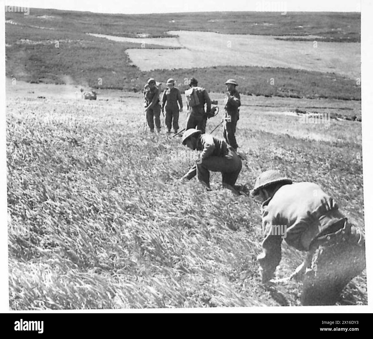 Mine detector british army hi-res stock photography and images - Alamy