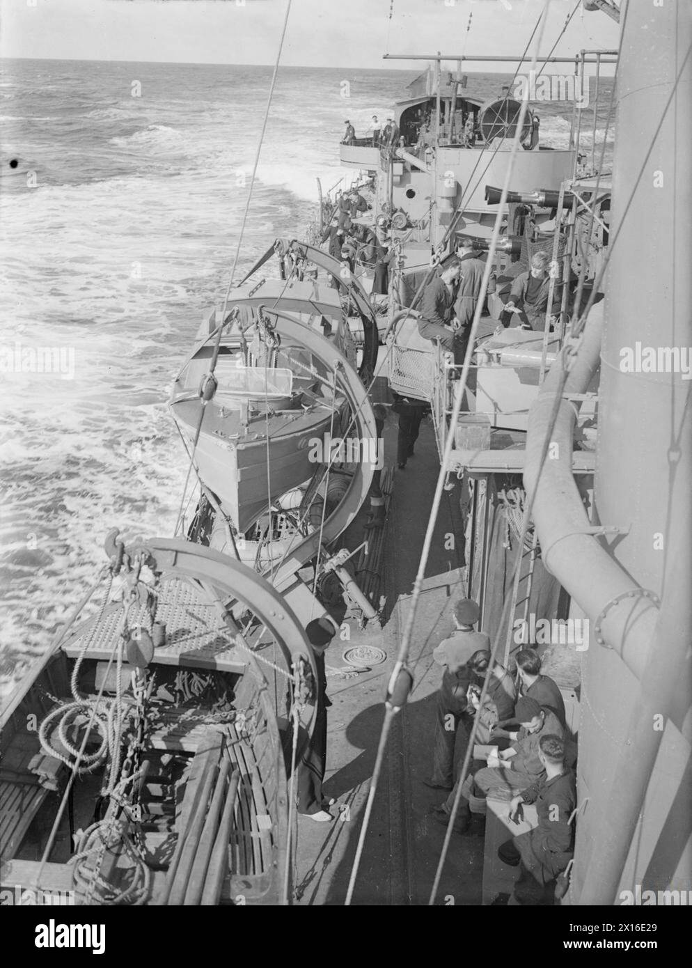 AT SEA IN A DESTROYER. 1940, ON BOARD THE BRITISH DESTROYER HMS JAVELIN ...