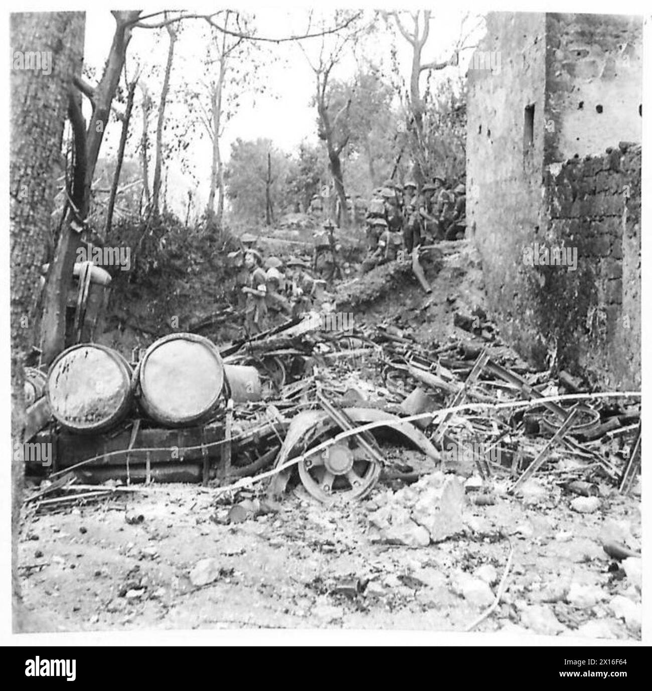 INVASION OF ITALY : FIFTH ARMY - Men of the 6th Yorks & Lancs among the ...