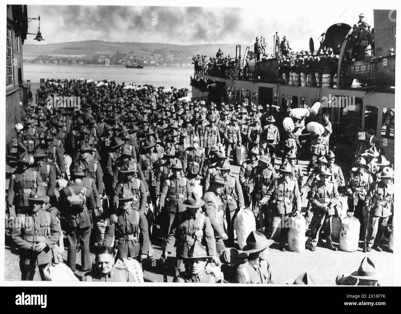 2ND NEW ZEALAND EXPEDITIONARY FORCE - New Zealand troops disembarking ...