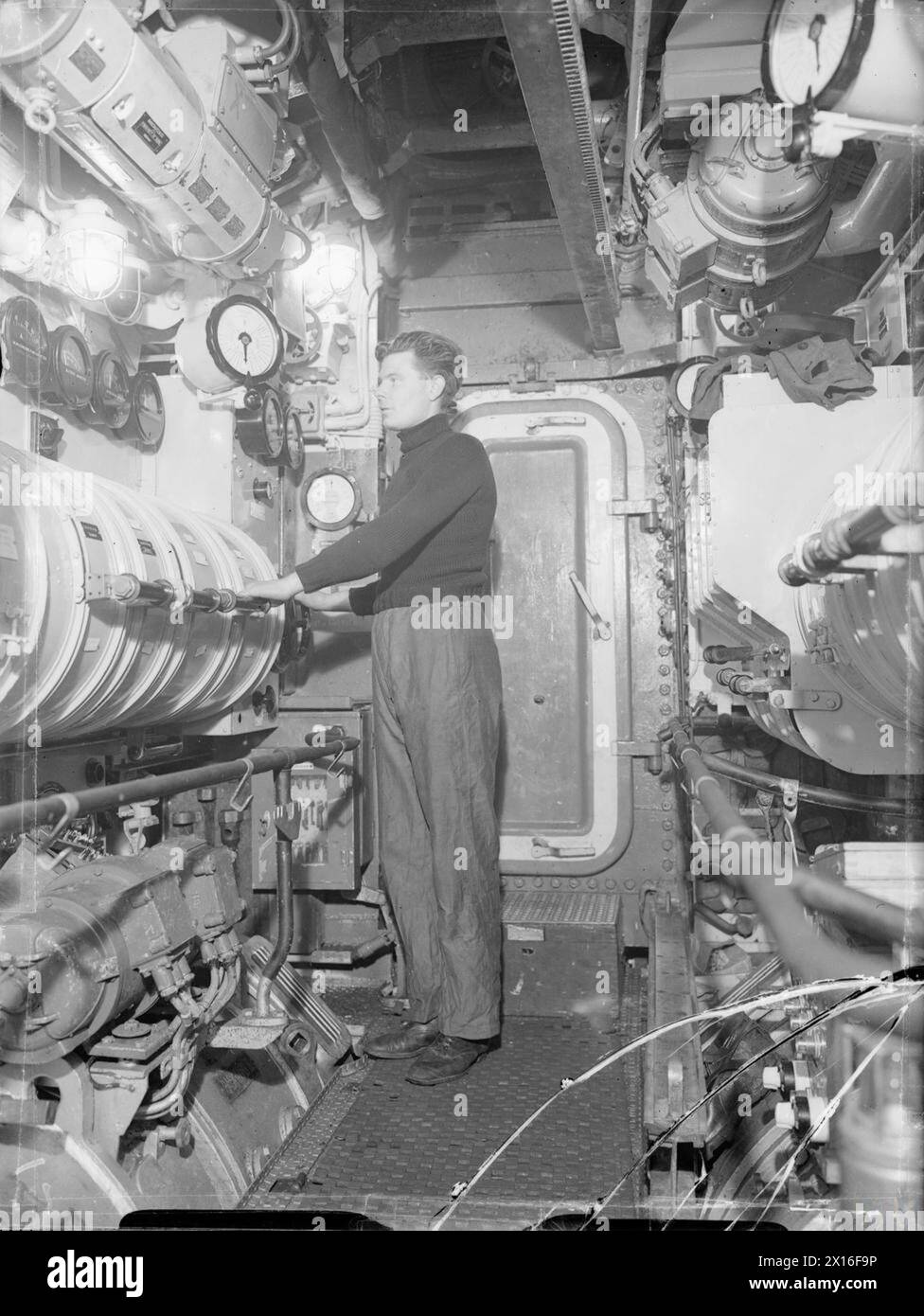 THE ROYAL NAVY DURING THE SECOND WORLD WAR - A man at the Main Motor ...