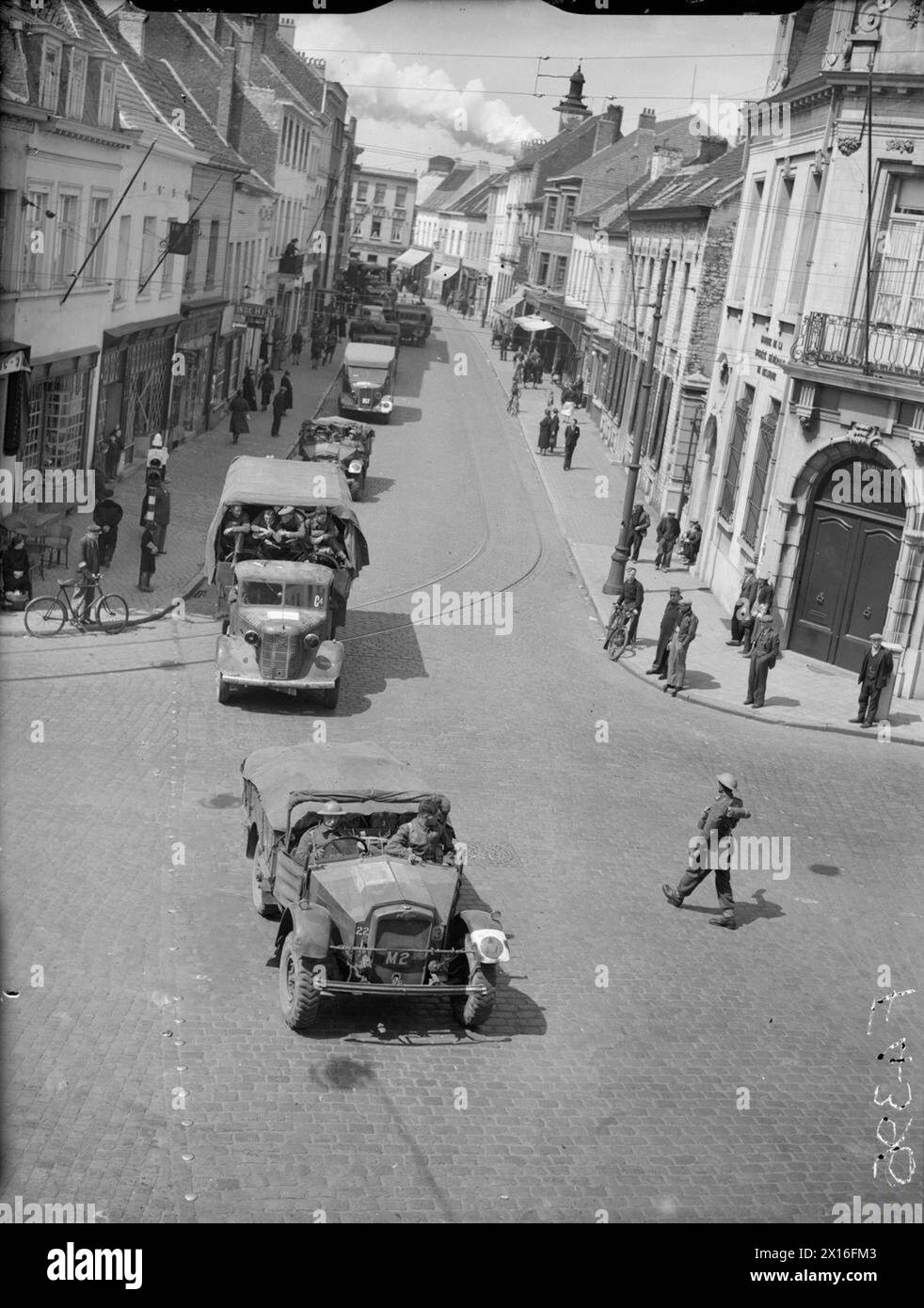 British vehicles move through hi-res stock photography and images - Alamy