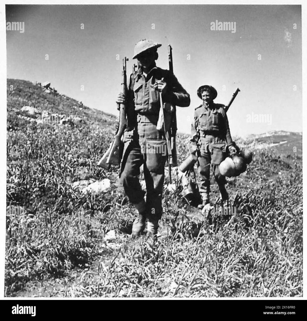 Two british soldiers return hi-res stock photography and images - Alamy
