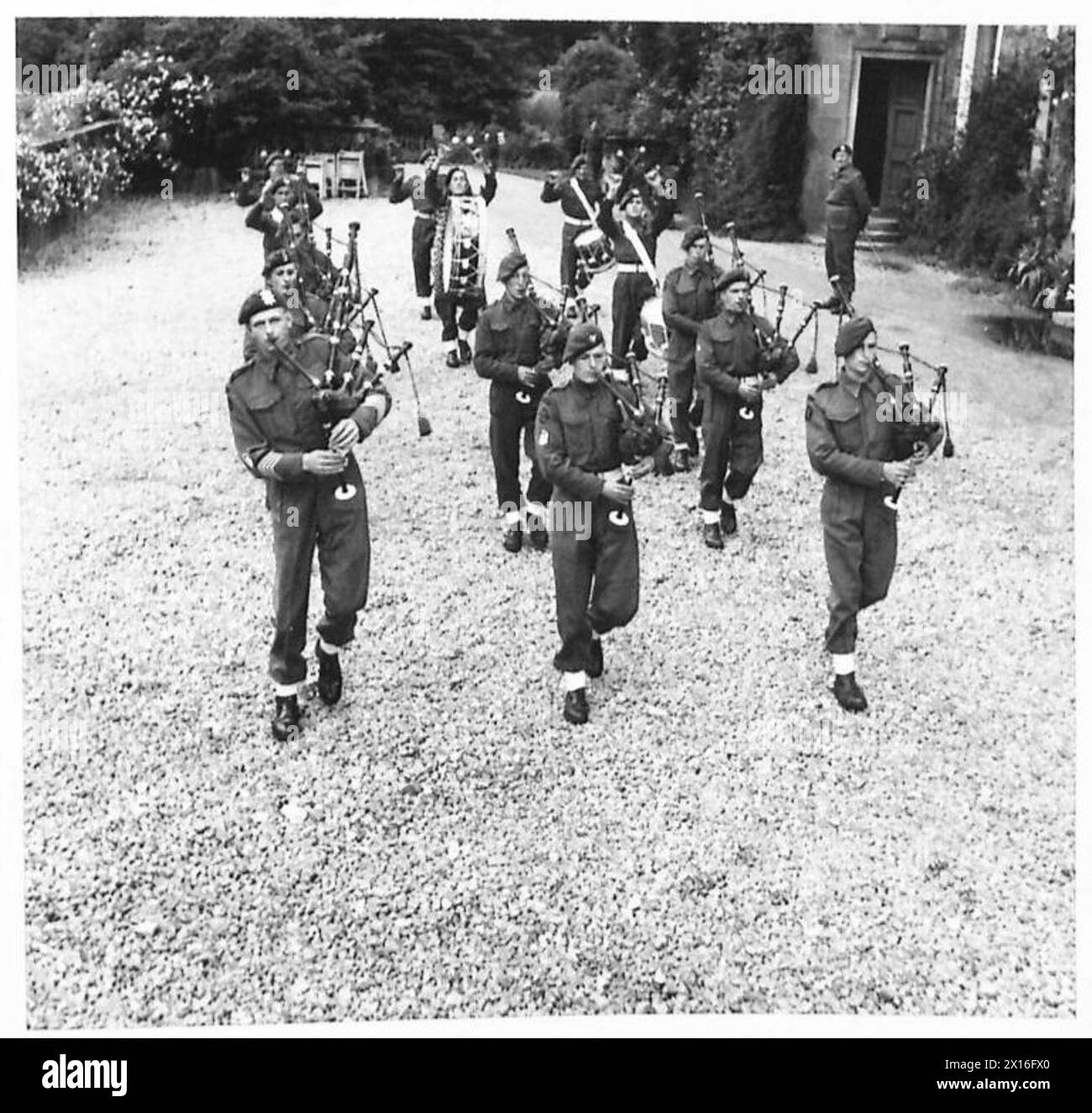 FRENCH COMMANDO SOLDIERS TRAIN AT A COMMANDO DEPOT - Commando Depot ...